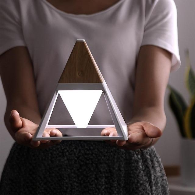Paak - Dimmable Pyramid Bedside Lamp– Silky decor